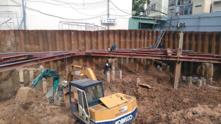 Thi công tầng hầm bằng cừ Larsen kết hợp hệ Shoring kingpost